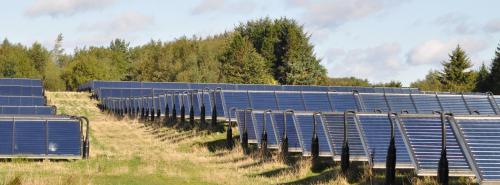 Immer mehr große Solarthermieanlagen speisen in Netze ein | E&M